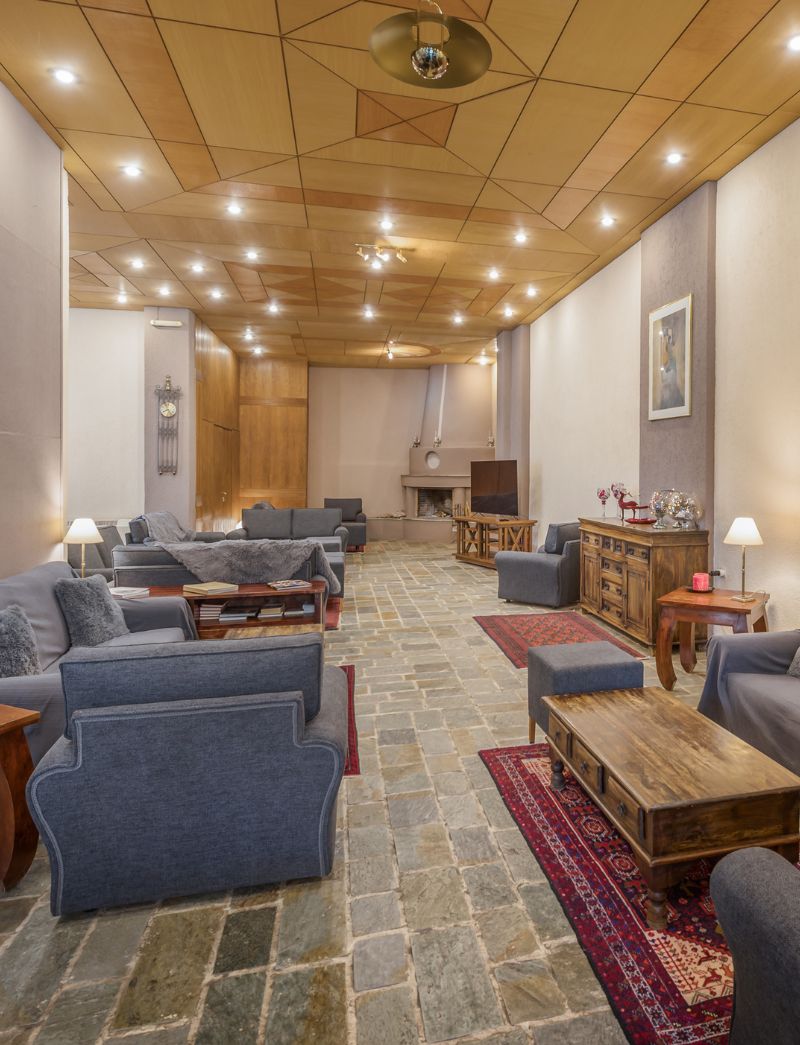 Restaurant & Bar - Arahova Inn Hotel